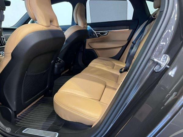 Pelēks Volvo S90 2022 Tallina, ar dzinēja tilpumu 1.97 L un nobraukumu 67 tūkst. km par 35990 €, foto 9 vietnē AUTOMOTO.COM.LV