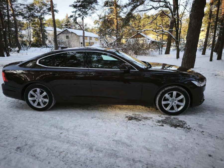 Red Volvo S90 2018 in Kaunas, with an engine capacity of 1.97 L and mileage of 189 thousand km for 16700 €, photo 3 on AUTOMOTO.COM.LV