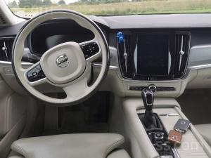 Volvo S90 2017 in Riga, with an engine capacity of 2.00 L and mileage of 322 thousand km for 15100 €, photo 12 on AUTOMOTO.COM.LV