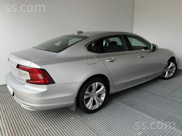 Volvo S90 2022 in Riga, with an engine capacity of 2.00 L and mileage of 94 thousand km for 26990 €, photo 3 on AUTOMOTO.COM.LV