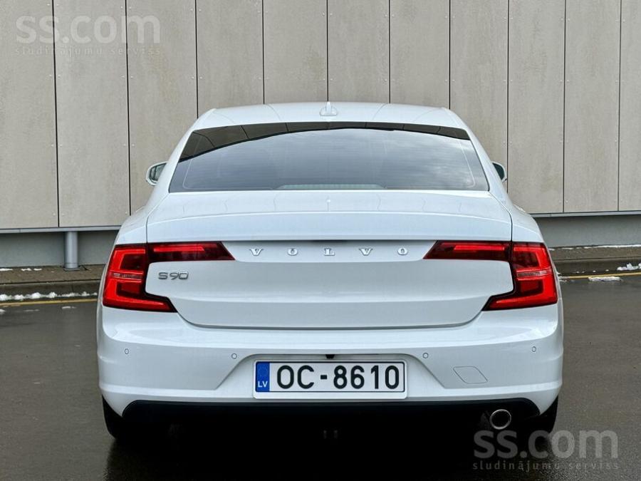 White Volvo S90 2017 in Riga, with an engine capacity of 2.00 L and mileage of 235 thousand km for 16950 €, photo 10 on AUTOMOTO.COM.LV