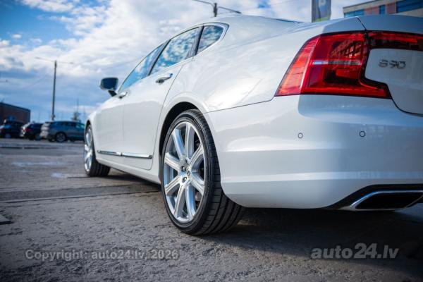 White Volvo S90 2017 in Tallinn, with an engine capacity of 2.00 L and mileage of 142 thousand km for 20000 €, photo 5 on AUTOMOTO.COM.LV