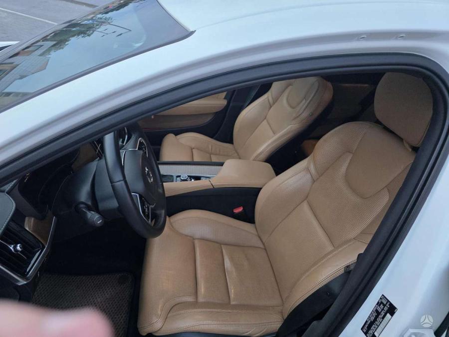 Balts Volvo S90 2017 Pakruojis, ar dzinēja tilpumu 1.97 L un nobraukumu 141 tūkst. km par 20000 €, foto 34 vietnē AUTOMOTO.COM.LV