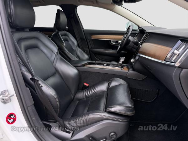 White Volvo S90 2018 in Parnu, with an engine capacity of 2.00 L and mileage of 196 thousand km for 22900 €, photo 5 on AUTOMOTO.COM.LV