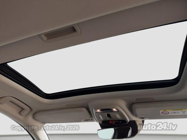 White Volvo S90 2018 in Parnu, with an engine capacity of 2.00 L and mileage of 196 thousand km for 22900 €, photo 8 on AUTOMOTO.COM.LV