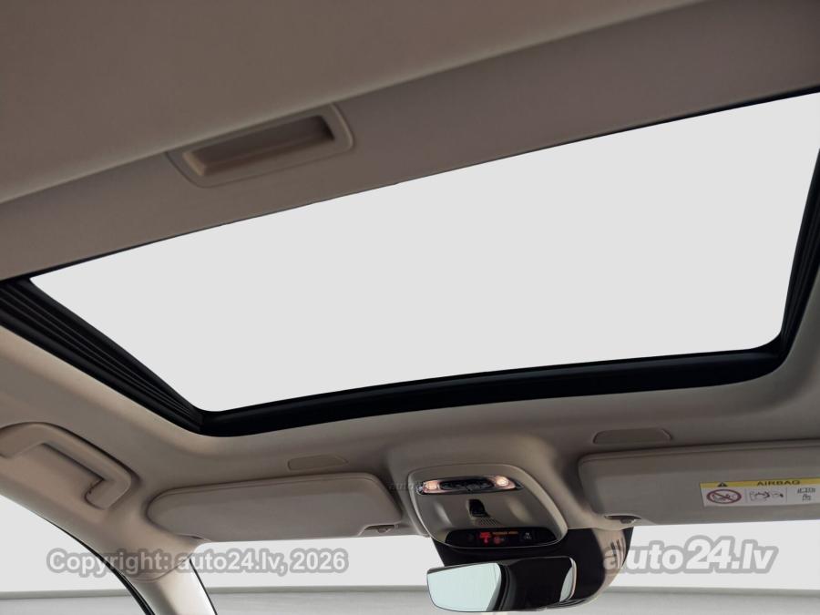 White Volvo S90 2018 in Parnu, with an engine capacity of 2.00 L and mileage of 196 thousand km for 22900 €, photo 9 on AUTOMOTO.COM.LV