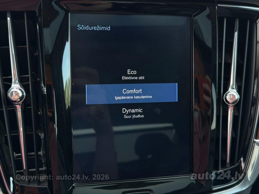 White Volvo S90 2018 in Parnu, with an engine capacity of 2.00 L and mileage of 196 thousand km for 22900 €, photo 17 on AUTOMOTO.COM.LV