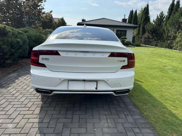 White Volvo S90 2018 in Kaunas, with an engine capacity of 1.97 L and mileage of 147 thousand km for 12799 €, photo 4 on AUTOMOTO.COM.LV
