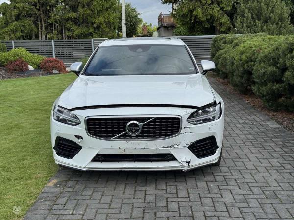 White Volvo S90 2018 in Kaunas, with an engine capacity of 1.97 L and mileage of 147 thousand km for 12799 €, photo 5 on AUTOMOTO.COM.LV