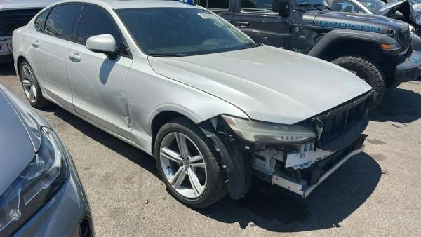 White Volvo S90 2018 in Klaipeda, with an engine capacity of 1.97 L and mileage of 160 thousand km for 6600 €, photo 1 on AUTOMOTO.COM.LV