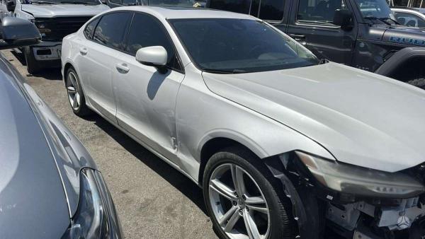 White Volvo S90 2018 in Klaipeda, with an engine capacity of 1.97 L and mileage of 160 thousand km for 6600 €, photo 5 on AUTOMOTO.COM.LV