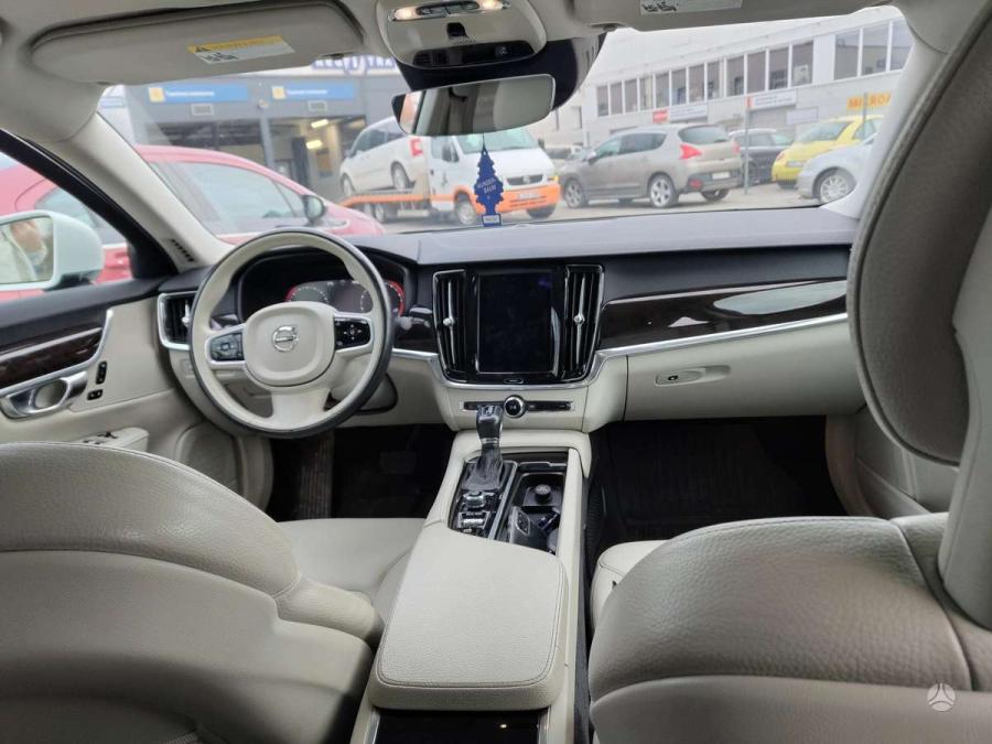 White Volvo S90 2019 in Vilnius, with an engine capacity of 1.97 L and mileage of 136 thousand km for 19500 €, photo 9 on AUTOMOTO.COM.LV