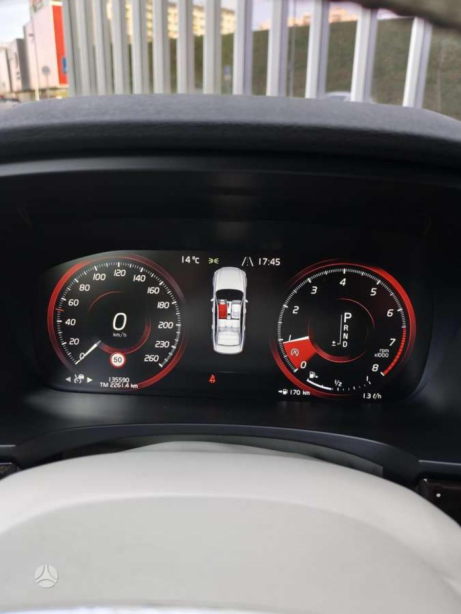 White Volvo S90 2019 in Vilnius, with an engine capacity of 1.97 L and mileage of 136 thousand km for 19500 €, photo 10 on AUTOMOTO.COM.LV