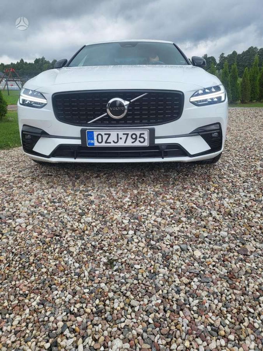 White Volvo S90 2023 in Vilnius, with an engine capacity of 2.00 L and mileage of 223 thousand km for 35000 €, photo 1 on AUTOMOTO.COM.LV