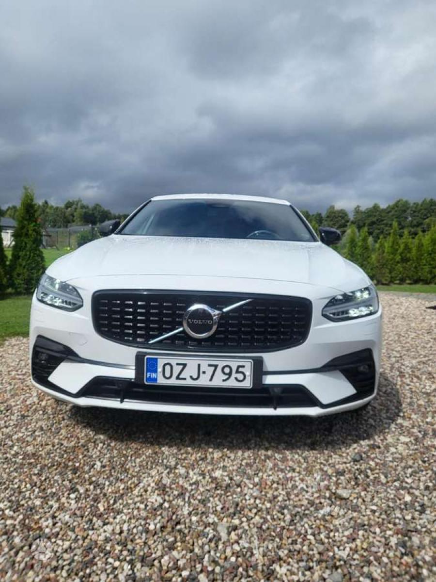 White Volvo S90 2023 in Vilnius, with an engine capacity of 2.00 L and mileage of 223 thousand km for 35000 €, photo 5 on AUTOMOTO.COM.LV