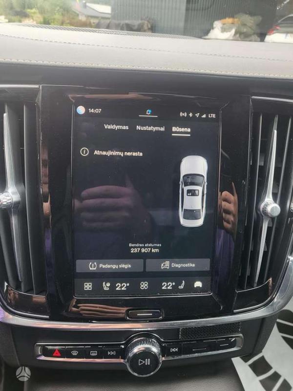 White Volvo S90 2023 in Vilnius, with an engine capacity of 2.00 L and mileage of 223 thousand km for 35000 €, photo 7 on AUTOMOTO.COM.LV