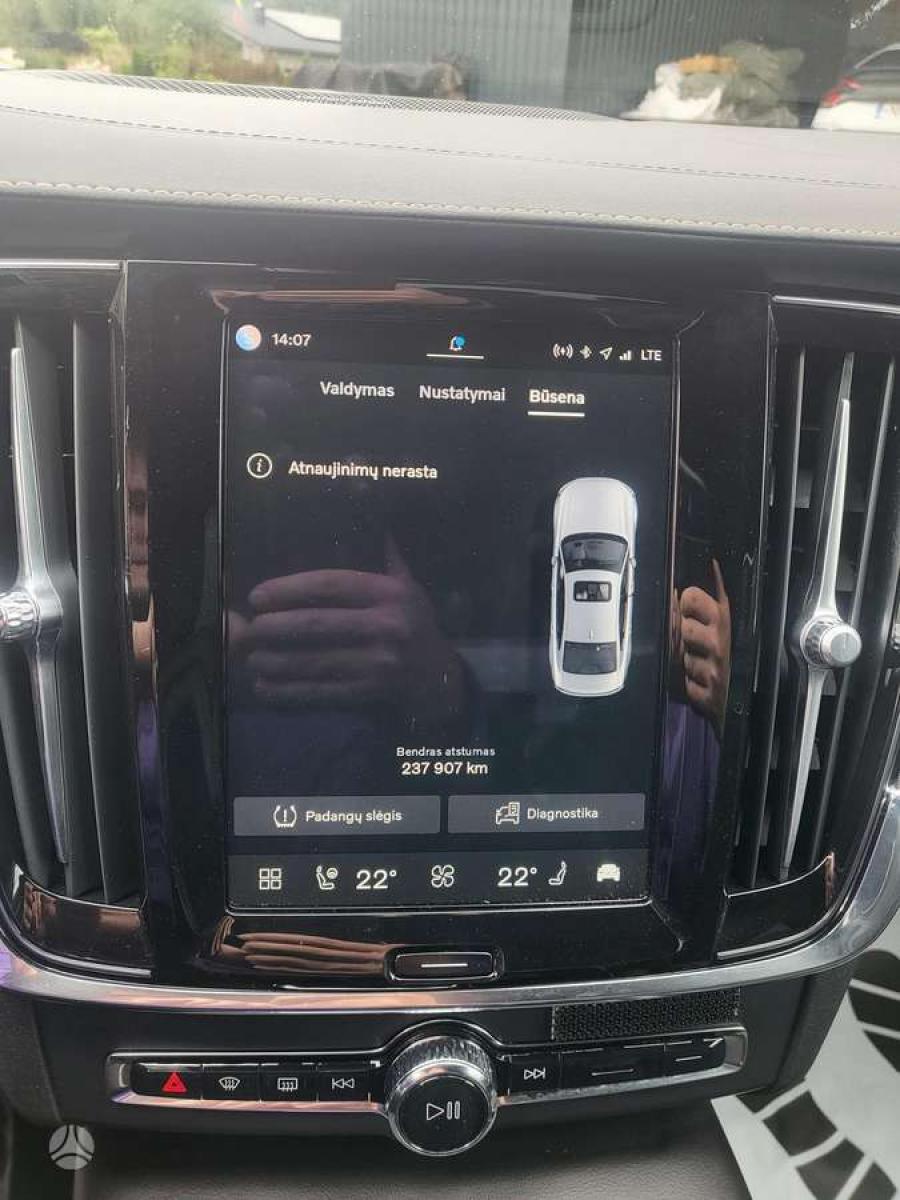 White Volvo S90 2023 in Vilnius, with an engine capacity of 2.00 L and mileage of 223 thousand km for 35000 €, photo 7 on AUTOMOTO.COM.LV