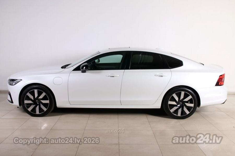 White Volvo S90 2025 in Tallinn, with an engine capacity of 2.00 L and mileage of 23 thousand km for 47990 €, photo 4 on AUTOMOTO.COM.LV