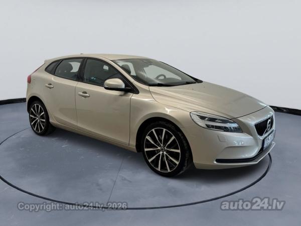 Smilšu krāsa Volvo V40 2016 Tallina, ar dzinēja tilpumu 2.00 L un nobraukumu 151 tūkst. km par 11790 €, foto 4 vietnē AUTOMOTO.COM.LV