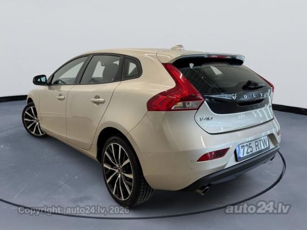 Smilšu krāsa Volvo V40 2016 Tallina, ar dzinēja tilpumu 2.00 L un nobraukumu 151 tūkst. km par 11790 €, foto 8 vietnē AUTOMOTO.COM.LV