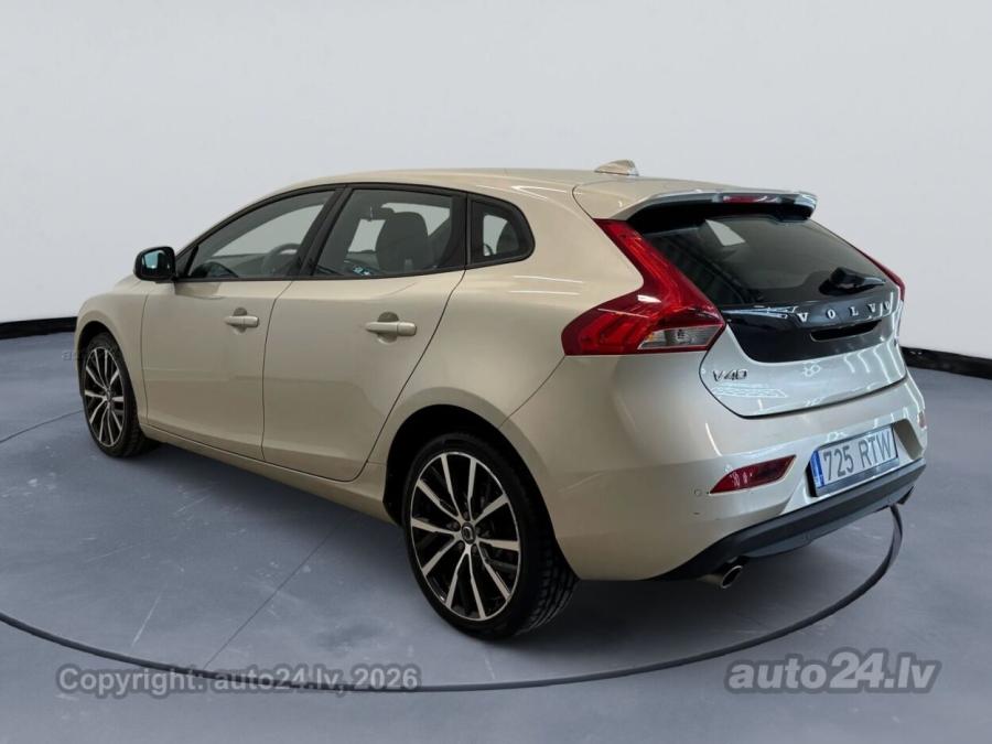 Smilšu krāsa Volvo V40 2016 Tallina, ar dzinēja tilpumu 2.00 L un nobraukumu 151 tūkst. km par 11790 €, foto 9 vietnē AUTOMOTO.COM.LV