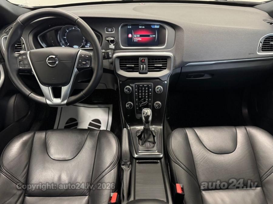 Smilšu krāsa Volvo V40 2016 Tallina, ar dzinēja tilpumu 2.00 L un nobraukumu 151 tūkst. km par 11790 €, foto 13 vietnē AUTOMOTO.COM.LV