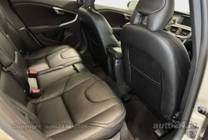 Smilšu krāsa Volvo V40 2016 Tallina, ar dzinēja tilpumu 2.00 L un nobraukumu 151 tūkst. km par 11790 €, foto 18 vietnē AUTOMOTO.COM.LV