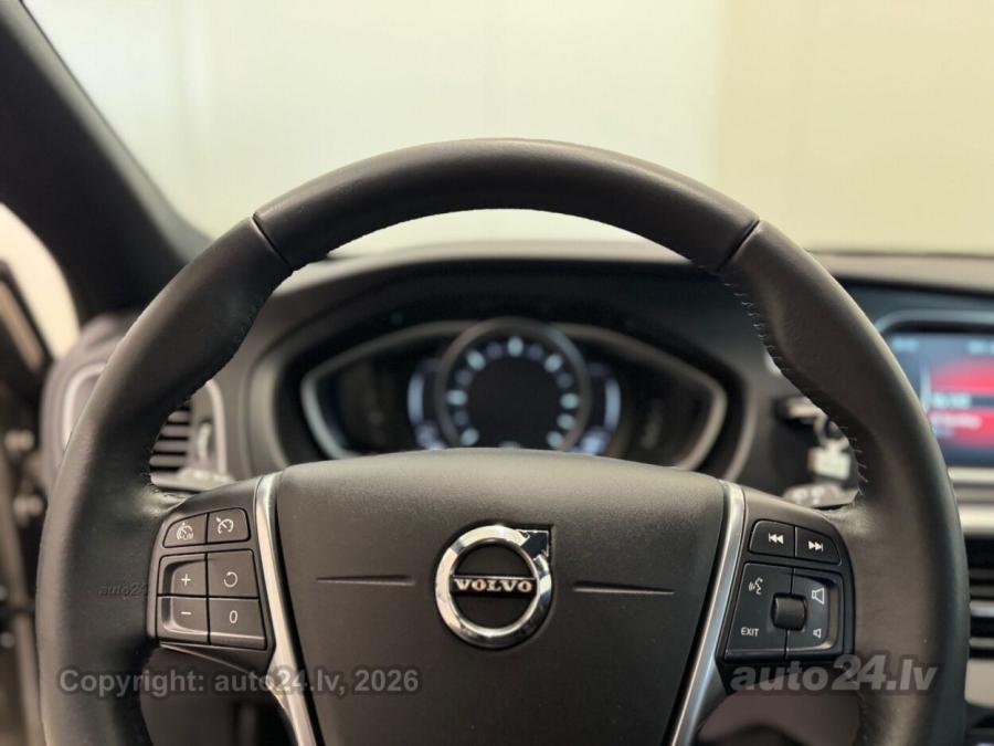 Smilšu krāsa Volvo V40 2016 Tallina, ar dzinēja tilpumu 2.00 L un nobraukumu 151 tūkst. km par 11790 €, foto 20 vietnē AUTOMOTO.COM.LV