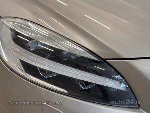 Smilšu krāsa Volvo V40 2016 Tallina, ar dzinēja tilpumu 2.00 L un nobraukumu 151 tūkst. km par 11790 €, foto 25 vietnē AUTOMOTO.COM.LV
