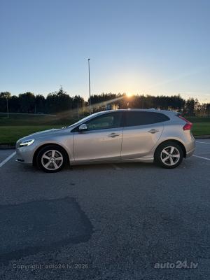 Beige Volvo V40 2019 in Tallinn, with an engine capacity of 2.00 L and mileage of 64 thousand km for 19900 €, photo  on AUTOMOTO.COM.LV