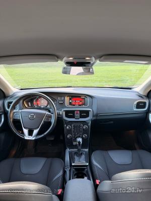 Smilšu krāsa Volvo V40 2019 Tallina, ar dzinēja tilpumu 2.00 L un nobraukumu 64 tūkst. km par 19900 €, foto 8 vietnē AUTOMOTO.COM.LV