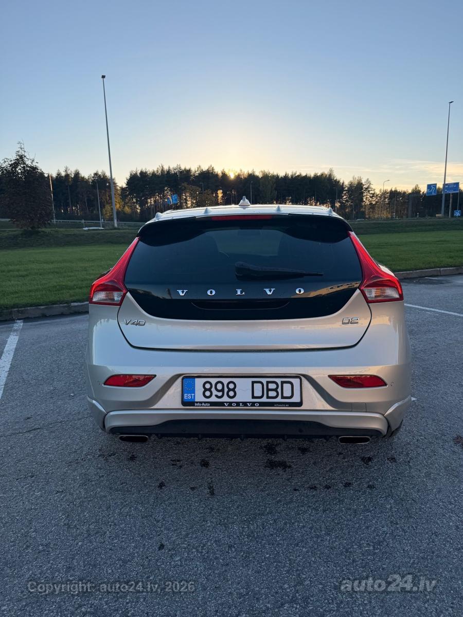Smilšu krāsa Volvo V40 2019 Tallina, ar dzinēja tilpumu 2.00 L un nobraukumu 64 tūkst. km par 19900 €, foto 10 vietnē AUTOMOTO.COM.LV