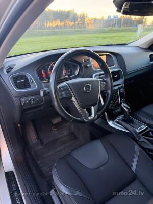 Smilšu krāsa Volvo V40 2019 Tallina, ar dzinēja tilpumu 2.00 L un nobraukumu 64 tūkst. km par 19900 €, foto 12 vietnē AUTOMOTO.COM.LV