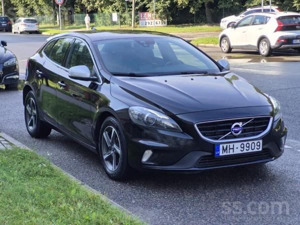 Black Volvo V40 2015 in Riga, with an engine capacity of 2.00 L and mileage of 280 thousand km for 5500 €, photo 1 on AUTOMOTO.COM.LV