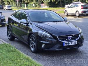 Melns Volvo V40 2015 Rīga, ar dzinēja tilpumu 2.00 L un nobraukumu 280 tūkst. km par 5500 €, foto  vietnē AUTOMOTO.COM.LV