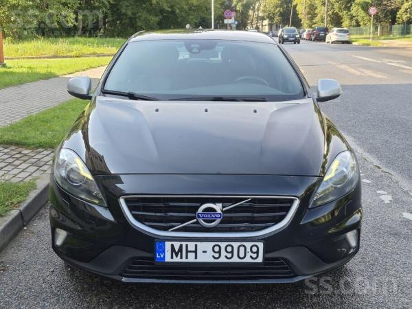 Black Volvo V40 2015 in Riga, with an engine capacity of 2.00 L and mileage of 280 thousand km for 5500 €, photo 3 on AUTOMOTO.COM.LV
