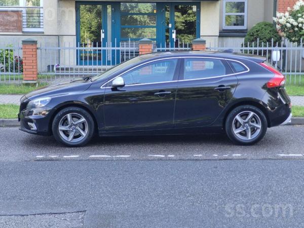 Black Volvo V40 2015 in Riga, with an engine capacity of 2.00 L and mileage of 280 thousand km for 5500 €, photo 5 on AUTOMOTO.COM.LV