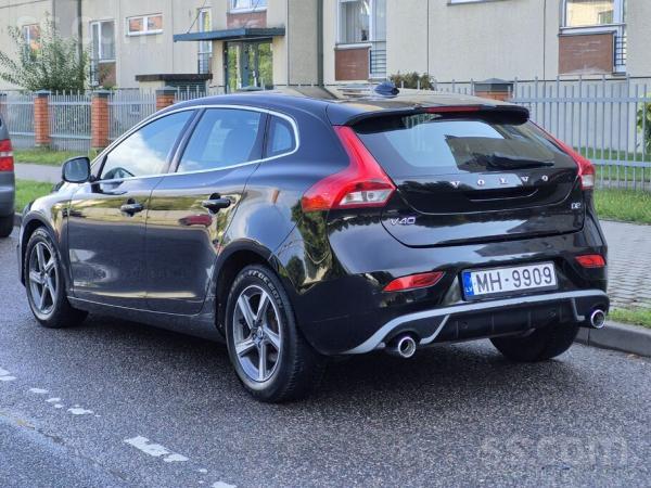 Black Volvo V40 2015 in Riga, with an engine capacity of 2.00 L and mileage of 280 thousand km for 5500 €, photo 6 on AUTOMOTO.COM.LV