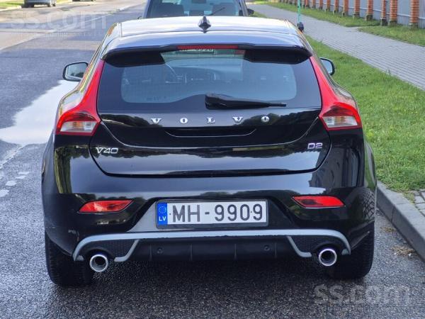 Black Volvo V40 2015 in Riga, with an engine capacity of 2.00 L and mileage of 280 thousand km for 5500 €, photo 7 on AUTOMOTO.COM.LV