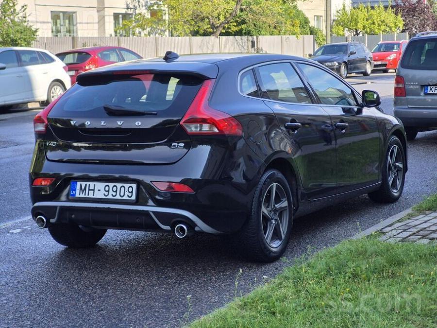 Black Volvo V40 2015 in Riga, with an engine capacity of 2.00 L and mileage of 280 thousand km for 5500 €, photo 8 on AUTOMOTO.COM.LV