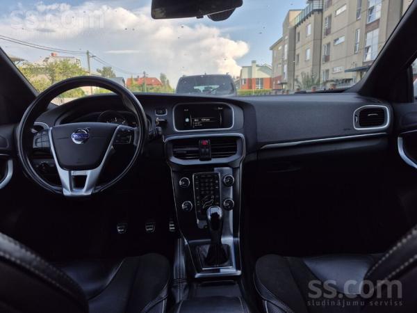 Black Volvo V40 2015 in Riga, with an engine capacity of 2.00 L and mileage of 280 thousand km for 5500 €, photo 9 on AUTOMOTO.COM.LV