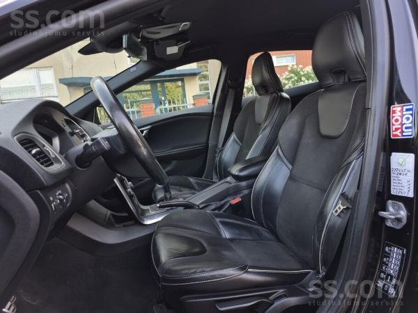 Black Volvo V40 2015 in Riga, with an engine capacity of 2.00 L and mileage of 280 thousand km for 5500 €, photo 10 on AUTOMOTO.COM.LV
