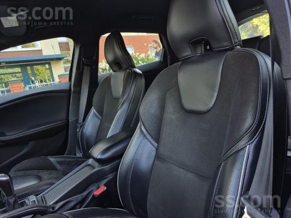 Black Volvo V40 2015 in Riga, with an engine capacity of 2.00 L and mileage of 280 thousand km for 5500 €, photo 11 on AUTOMOTO.COM.LV