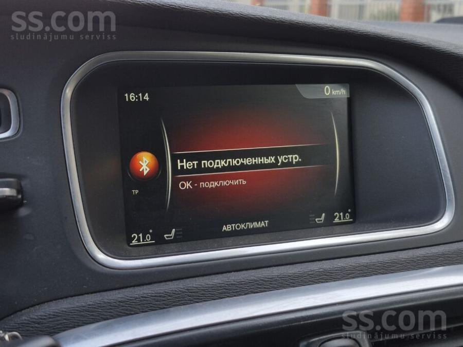 Black Volvo V40 2015 in Riga, with an engine capacity of 2.00 L and mileage of 280 thousand km for 5500 €, photo 16 on AUTOMOTO.COM.LV