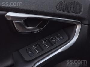 Black Volvo V40 2015 in Riga, with an engine capacity of 2.00 L and mileage of 280 thousand km for 5500 €, photo 19 on AUTOMOTO.COM.LV