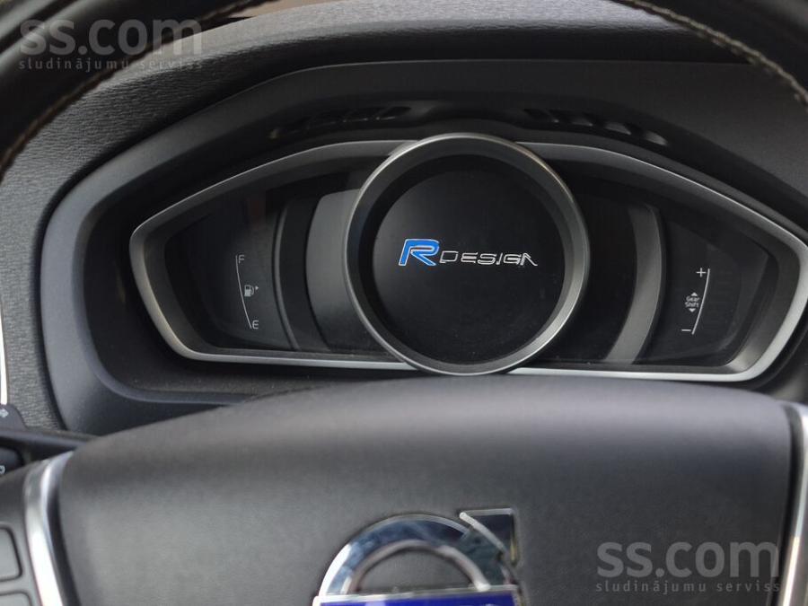 Black Volvo V40 2015 in Riga, with an engine capacity of 2.00 L and mileage of 280 thousand km for 5500 €, photo 21 on AUTOMOTO.COM.LV
