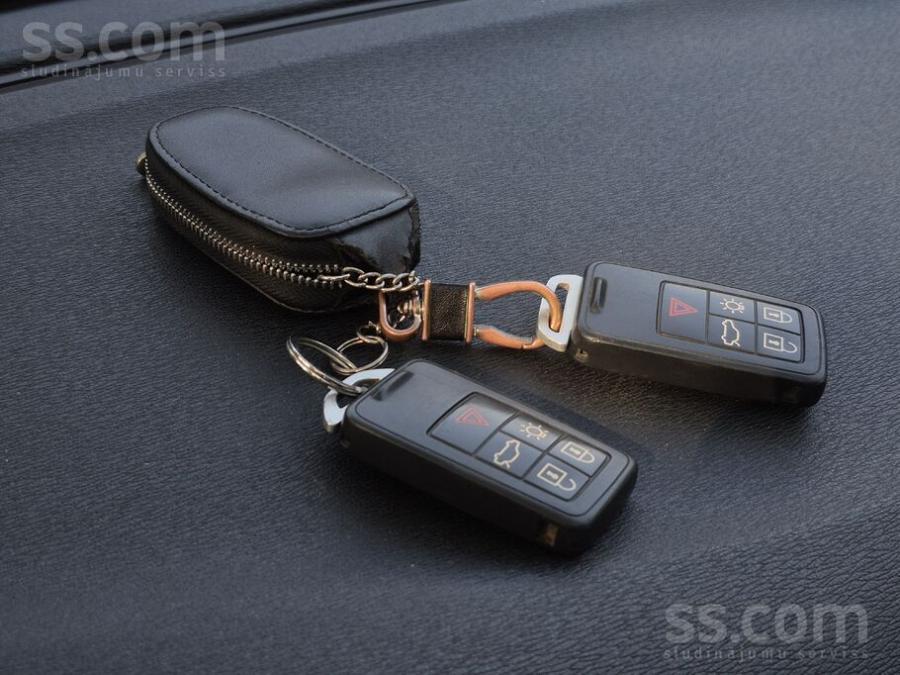 Black Volvo V40 2015 in Riga, with an engine capacity of 2.00 L and mileage of 280 thousand km for 5500 €, photo 22 on AUTOMOTO.COM.LV