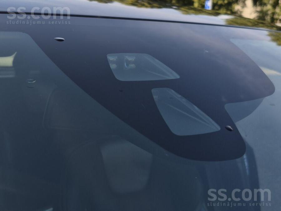 Black Volvo V40 2015 in Riga, with an engine capacity of 2.00 L and mileage of 280 thousand km for 5500 €, photo 23 on AUTOMOTO.COM.LV