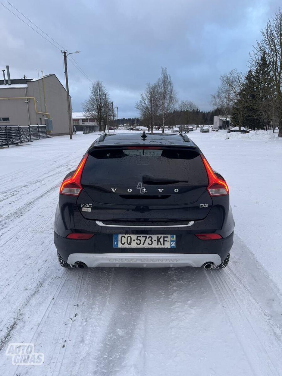 Black Volvo V40 2013 in Vilnius, with an engine capacity of 2.00 L and mileage of 330 thousand km for 6900 €, photo 3 on AUTOMOTO.COM.LV
