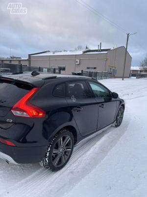 Black Volvo V40 2013 in Vilnius, with an engine capacity of 2.00 L and mileage of 330 thousand km for 6900 €, photo 10 on AUTOMOTO.COM.LV